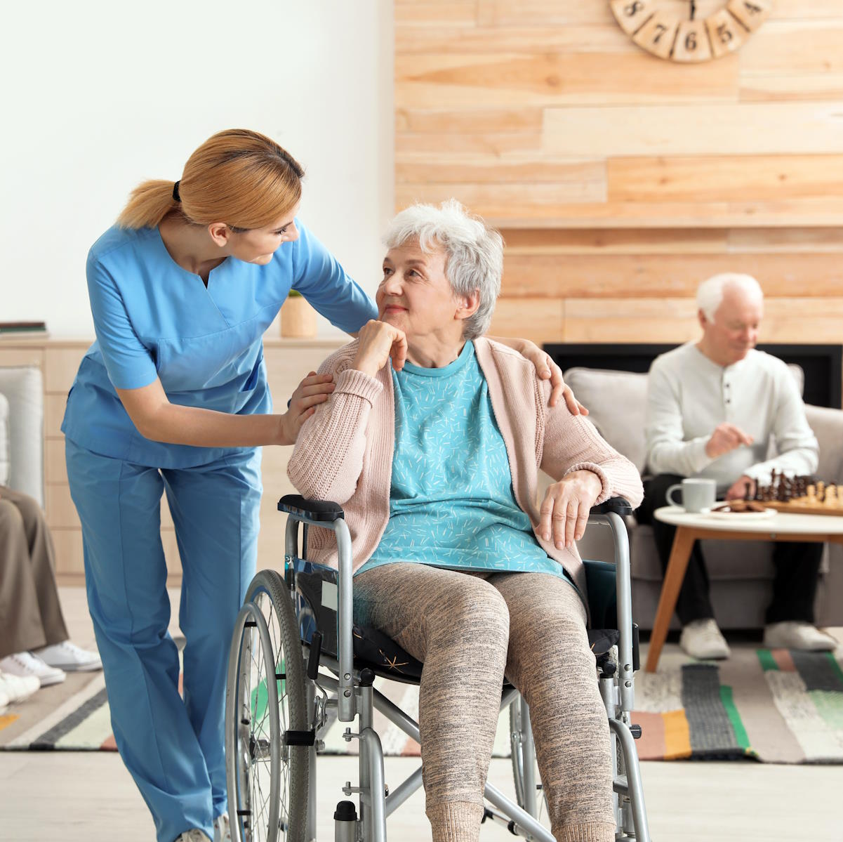 L’auxiliaire de vie sociale à domicile et en Ehpad - Cap Retraite