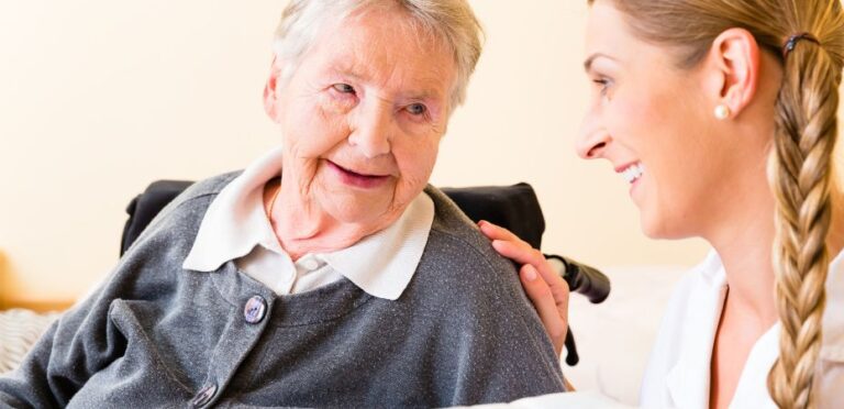 Top 5 des labels et normes de bientraitance en maison de retraite