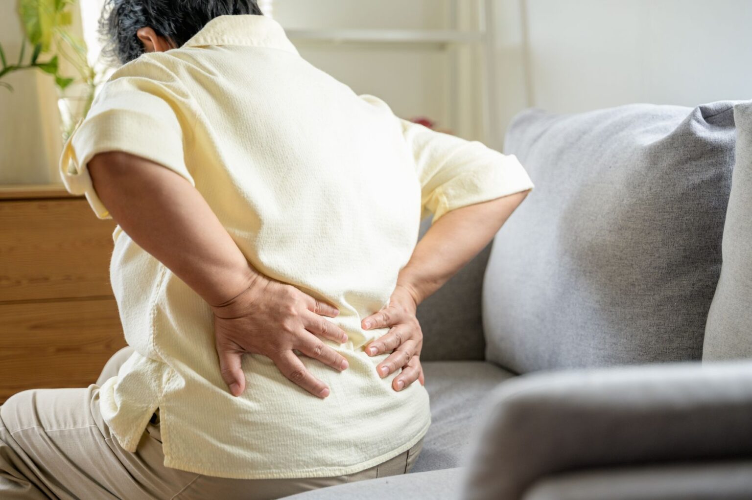 Camptocormie : différence avec le dos voûté lié à l’âge