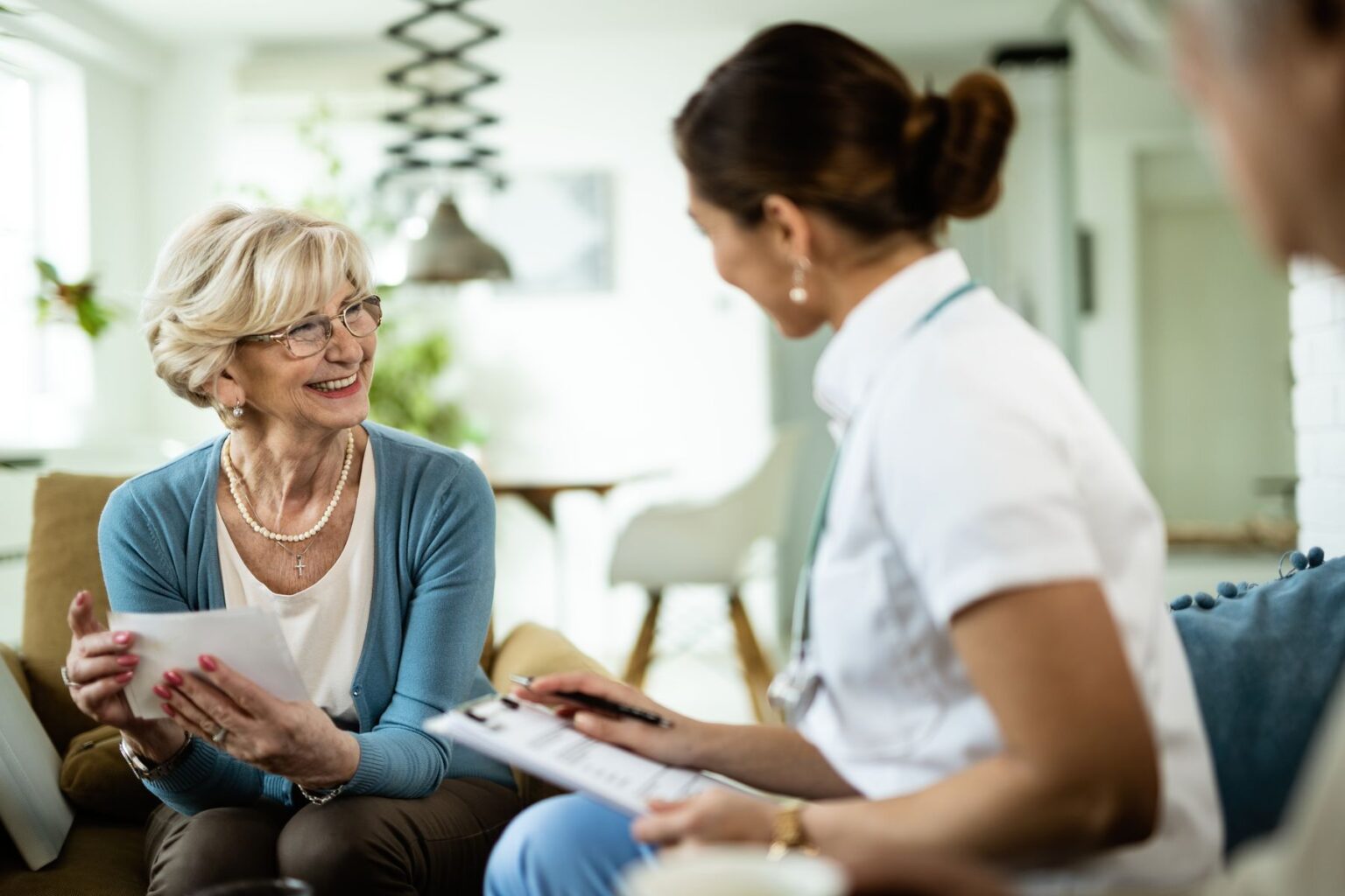 Seniors : Faut-il préparer un dossier EHPAD à l’avance