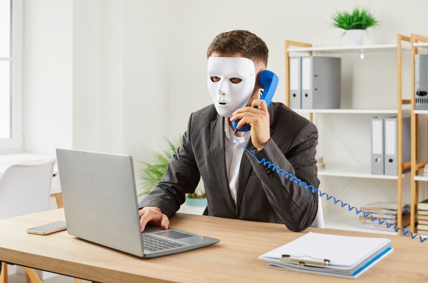 Seniors : attention aux outils utilisés par les arnaqueurs